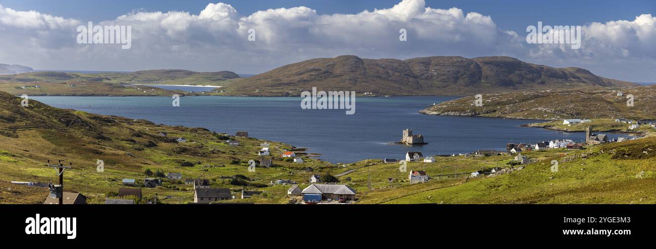 Kisimul Castle, ruined castle on an island in the bay, Castle Bay ...