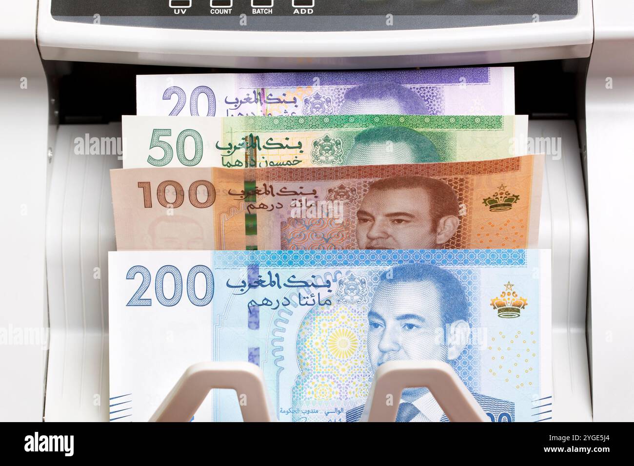 Moroccan money - dirham in the counting machine Stock Photo - Alamy