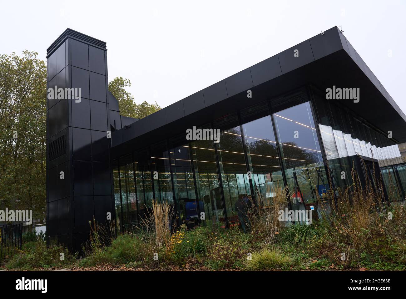 DELFT - An energy-neutral building with heat storage in the tower for ...