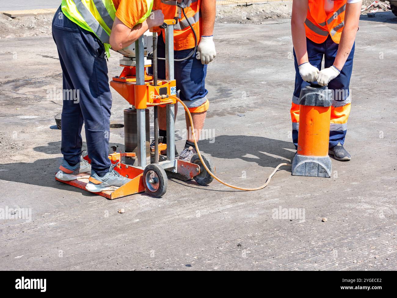 Pavement workers hi-res stock photography and images - Alamy