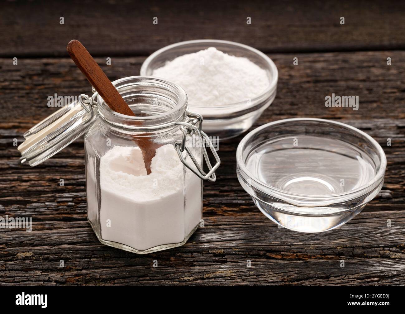 Baking soda to mix with water - Healthy food Stock Photo - Alamy