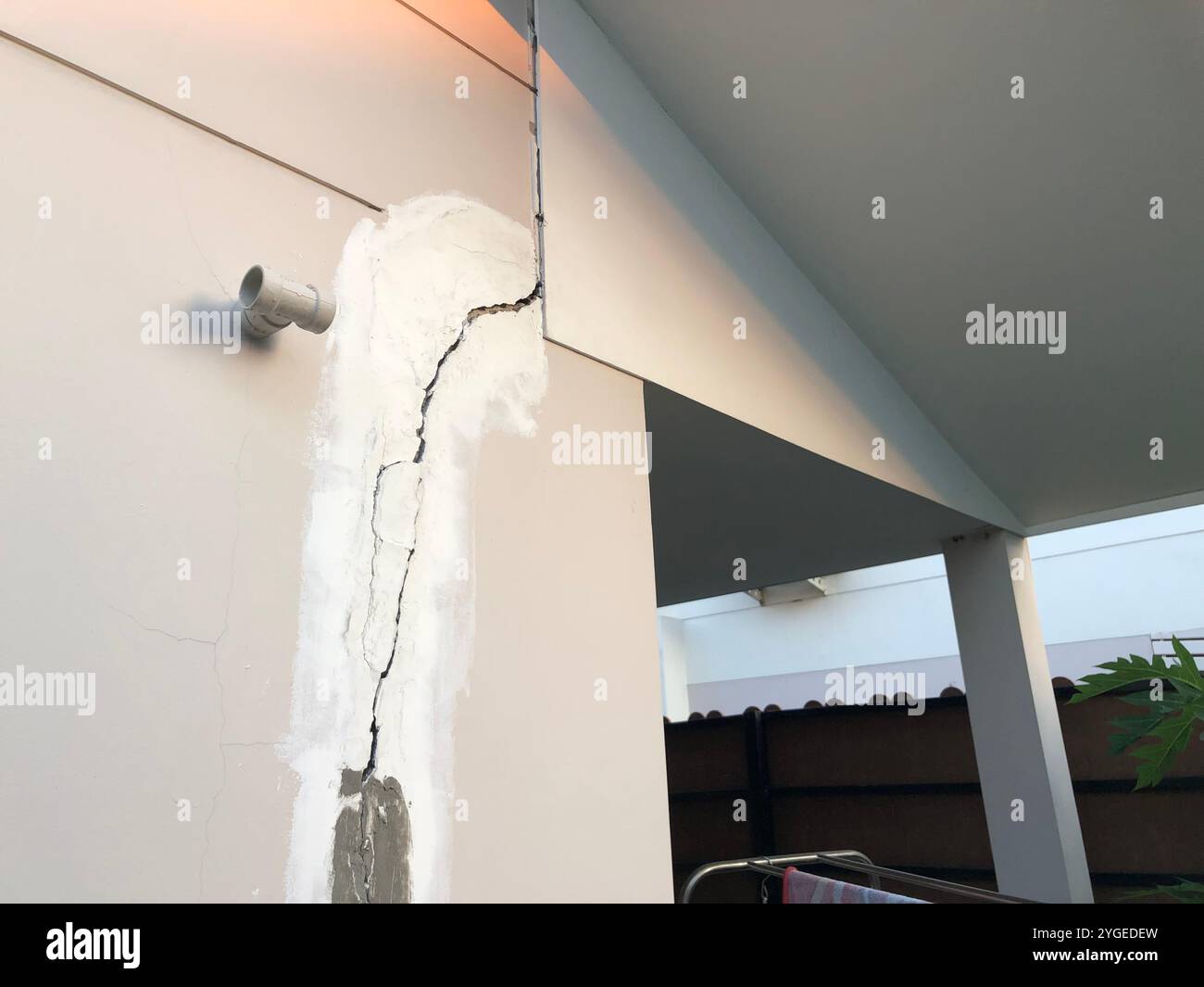 Cracked building concrete wall at the outside reveals clear fissures ...