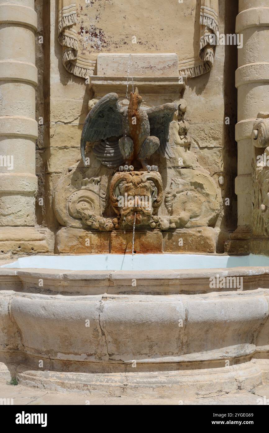 Valletta. Malta. Brunnen. Gesicht. Teufel. Satyr. Adler. Rost. Wasser ...
