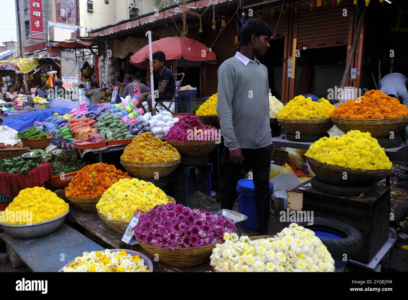 30 October 2024, Pune, Maharashtra, India, Mandai, Pune Residents Flock ...