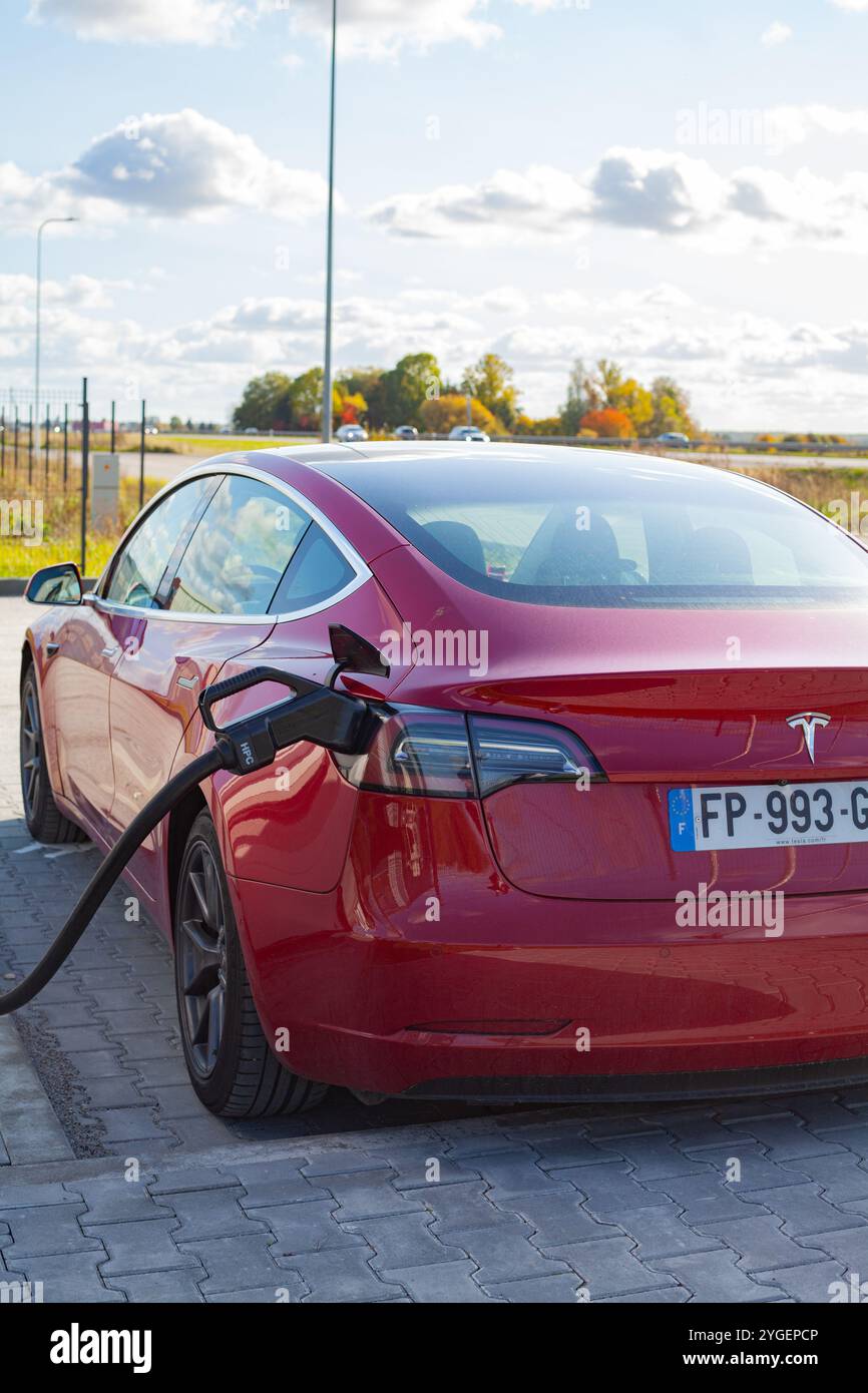 Tesla electric cars super hi-res stock photography and images - Alamy