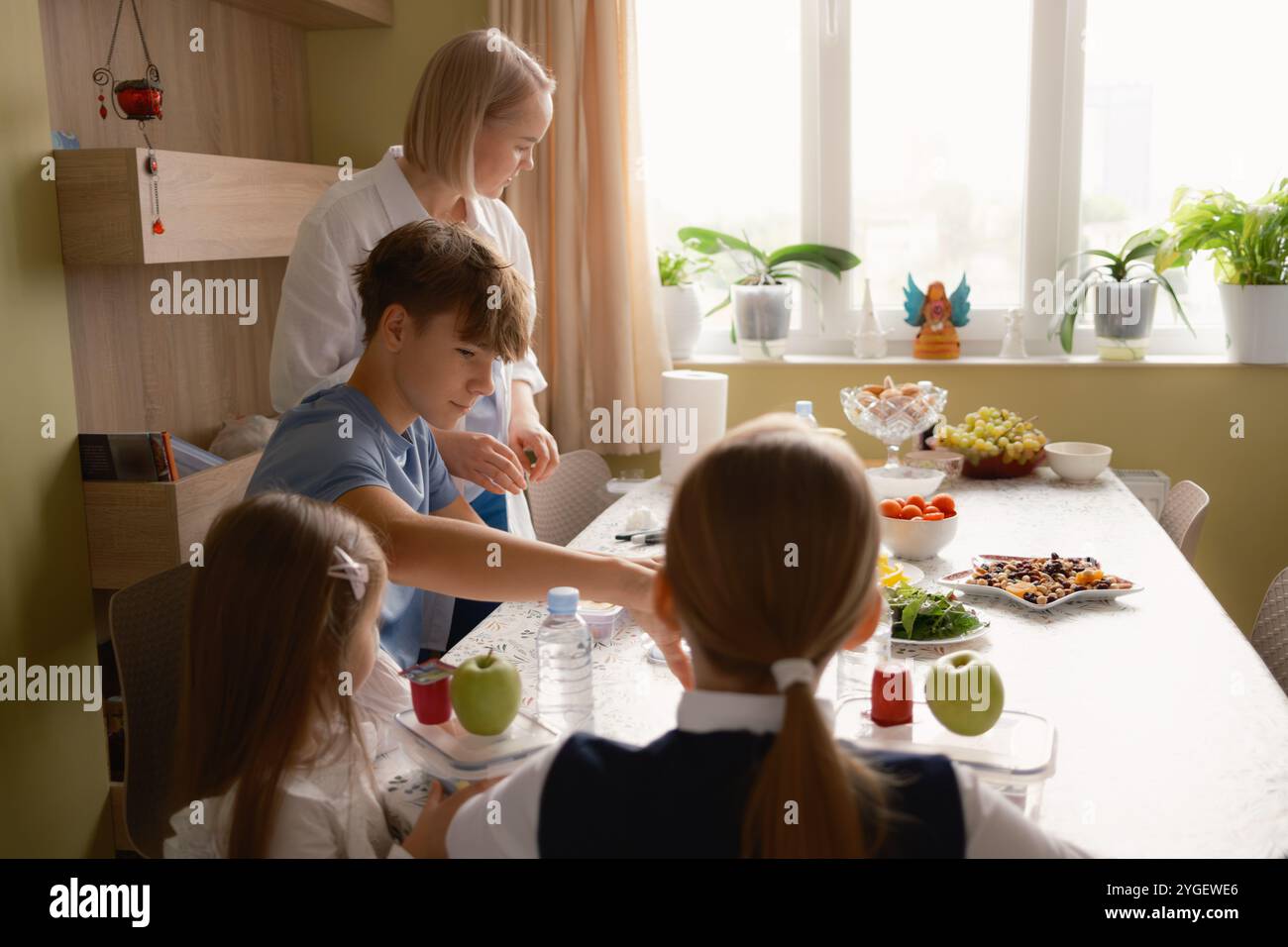 Family preparing healthy breakfast for school morning routine Stock ...