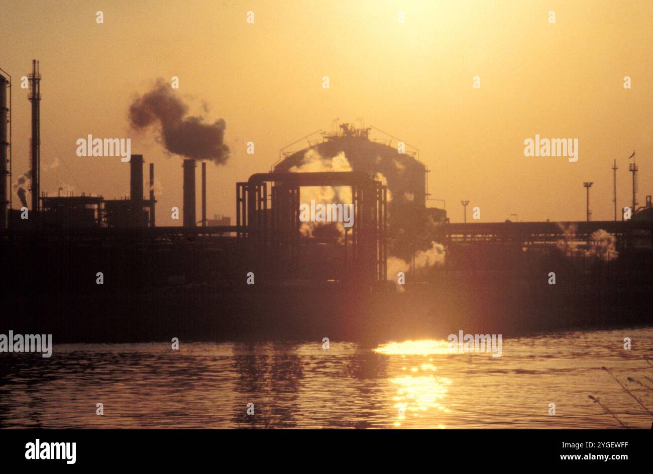 - industrial zone of Porto Marghera, Montedison petrochemical plants ...