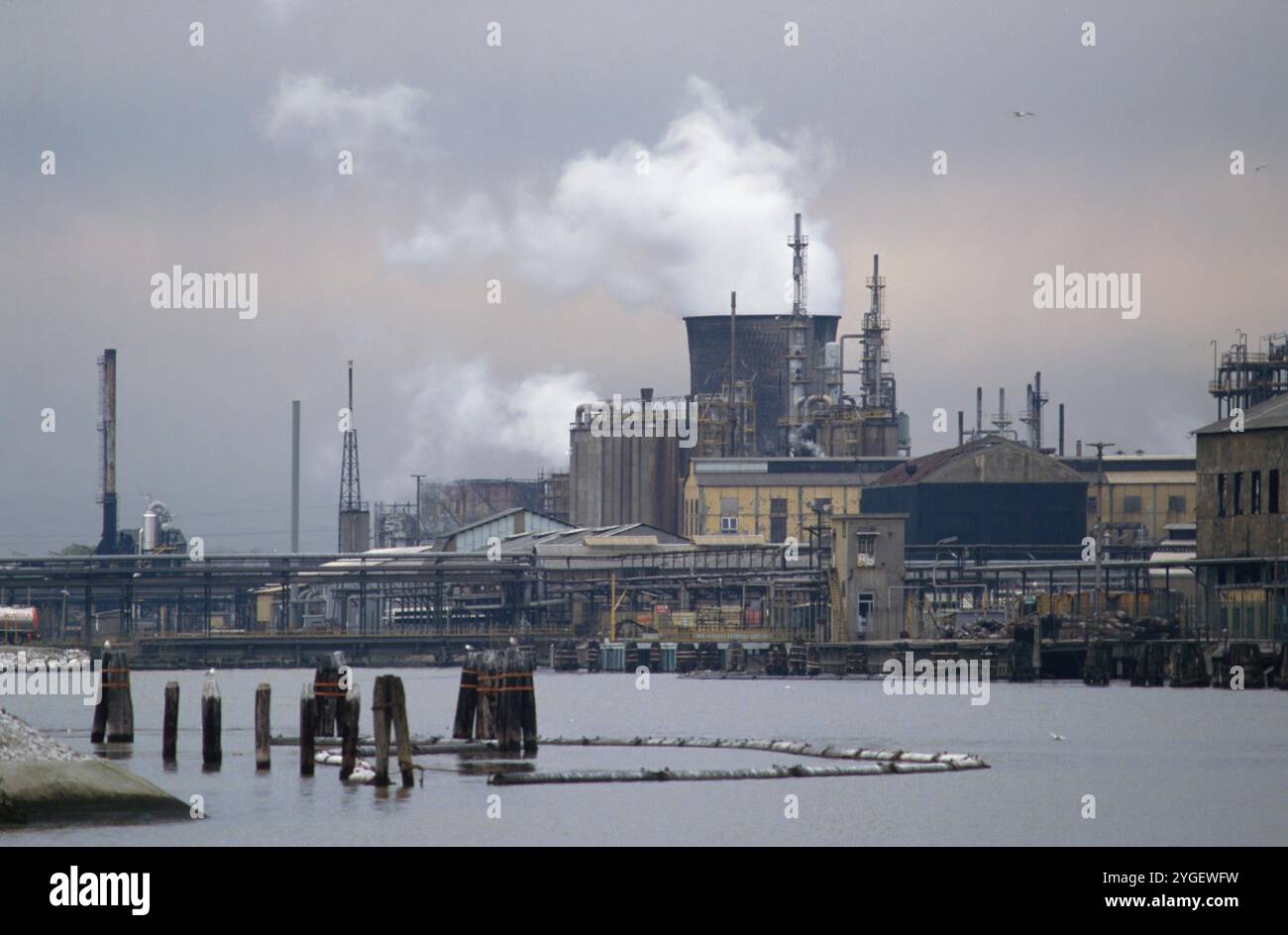 - industrial zone of Porto Marghera, Montedison petrochemical plants ...