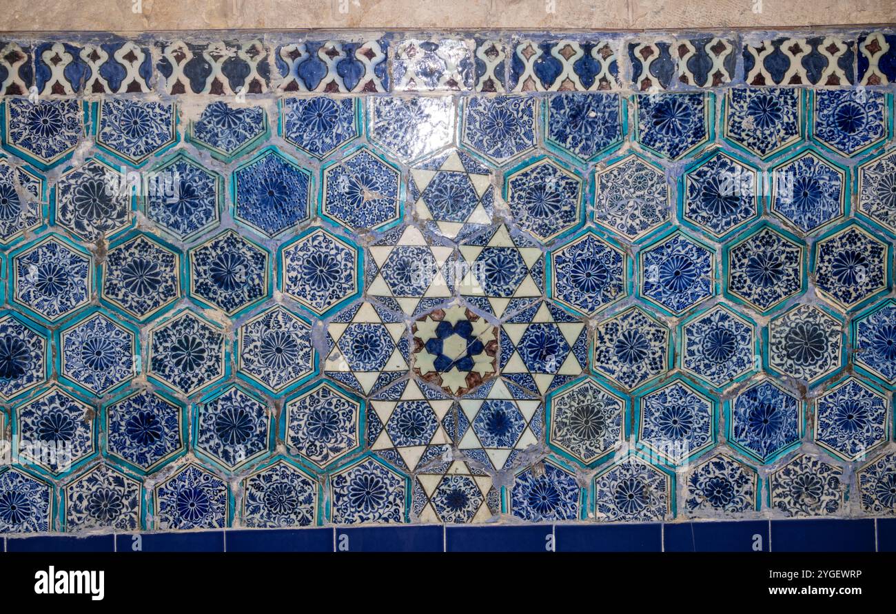 Syrian tiles hi-res stock photography and images - Alamy