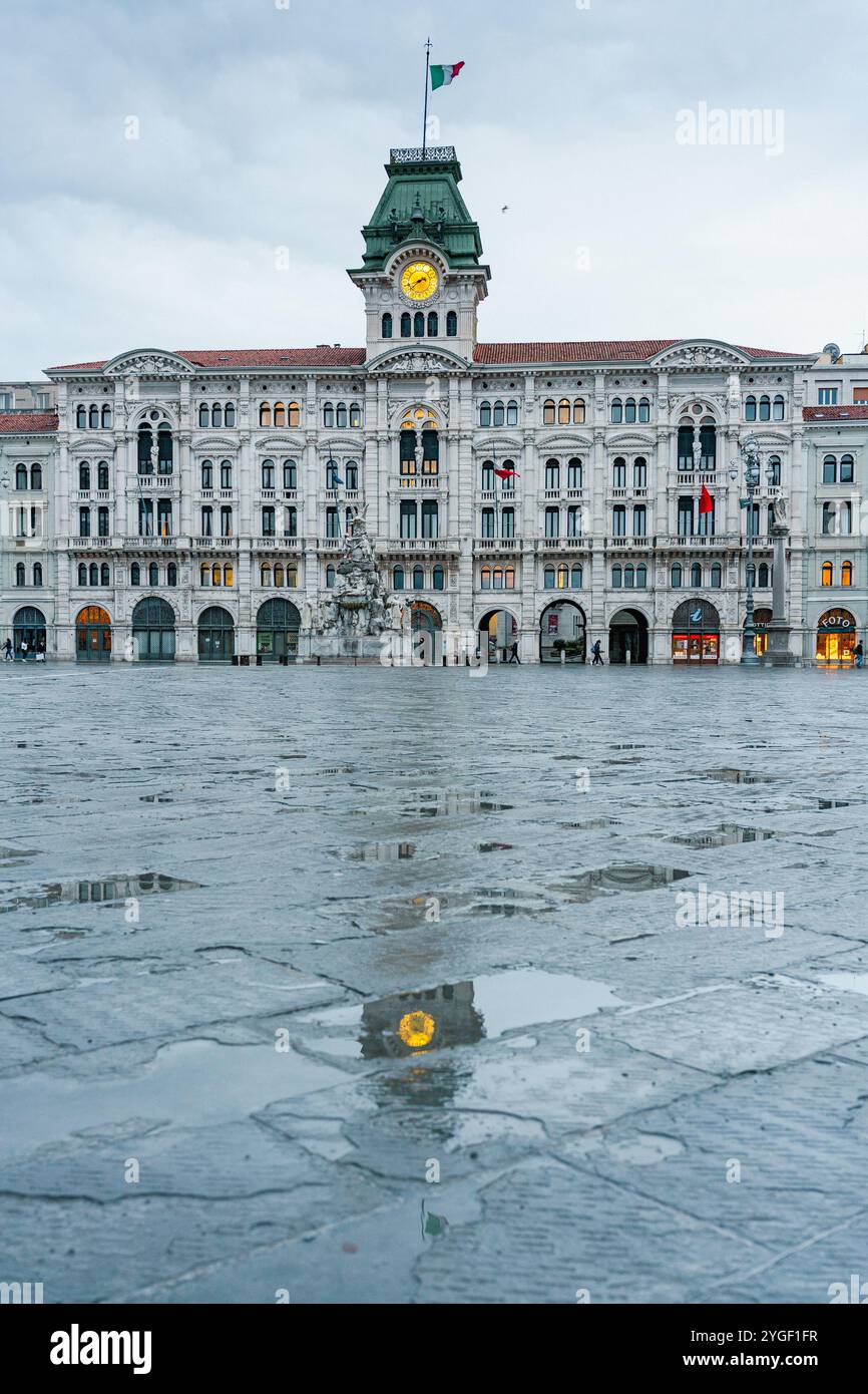 Trieste old town arch hi-res stock photography and images - Alamy