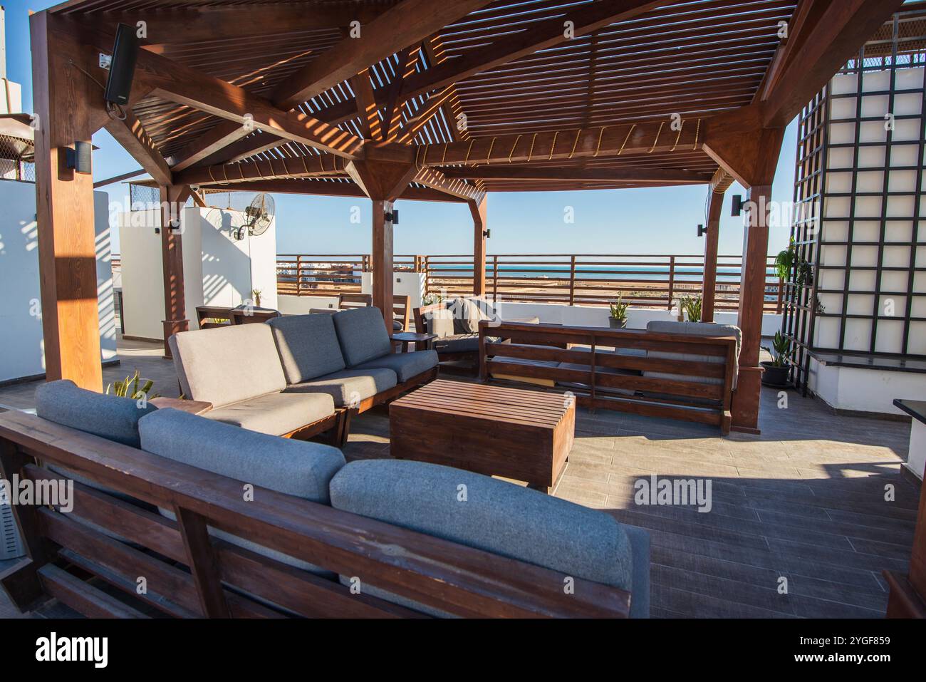 Roof terrace water hi-res stock photography and images - Alamy