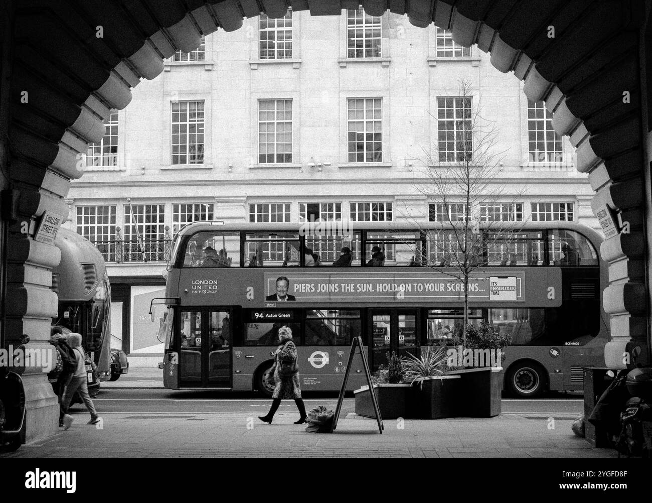 London bus red Black and White Stock Photos & Images - Alamy