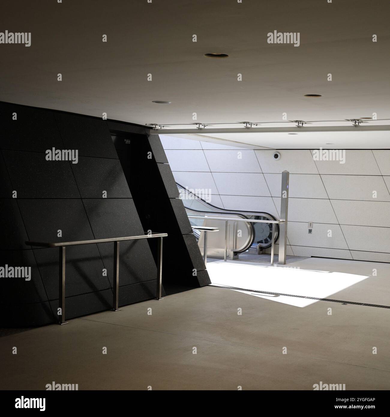 U bahn rolltreppe transport hi-res stock photography and images - Alamy