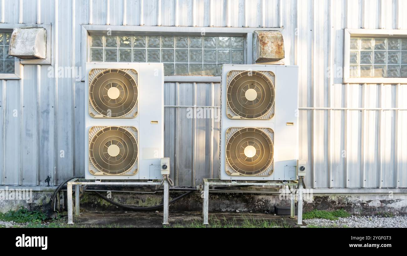Air conditioner outdoor units outside hi-res stock photography and ...