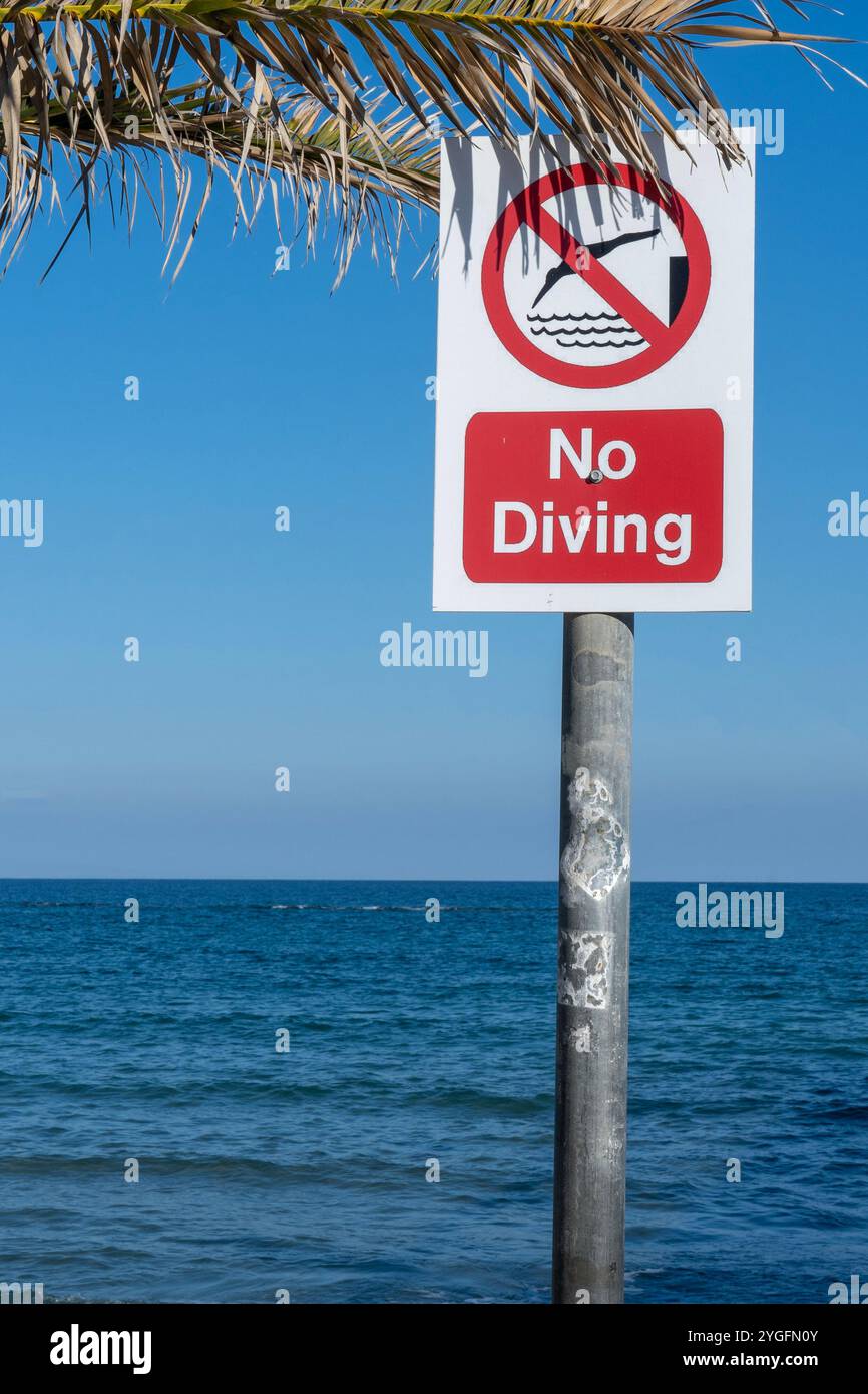 No diving sign sea hi-res stock photography and images - Alamy
