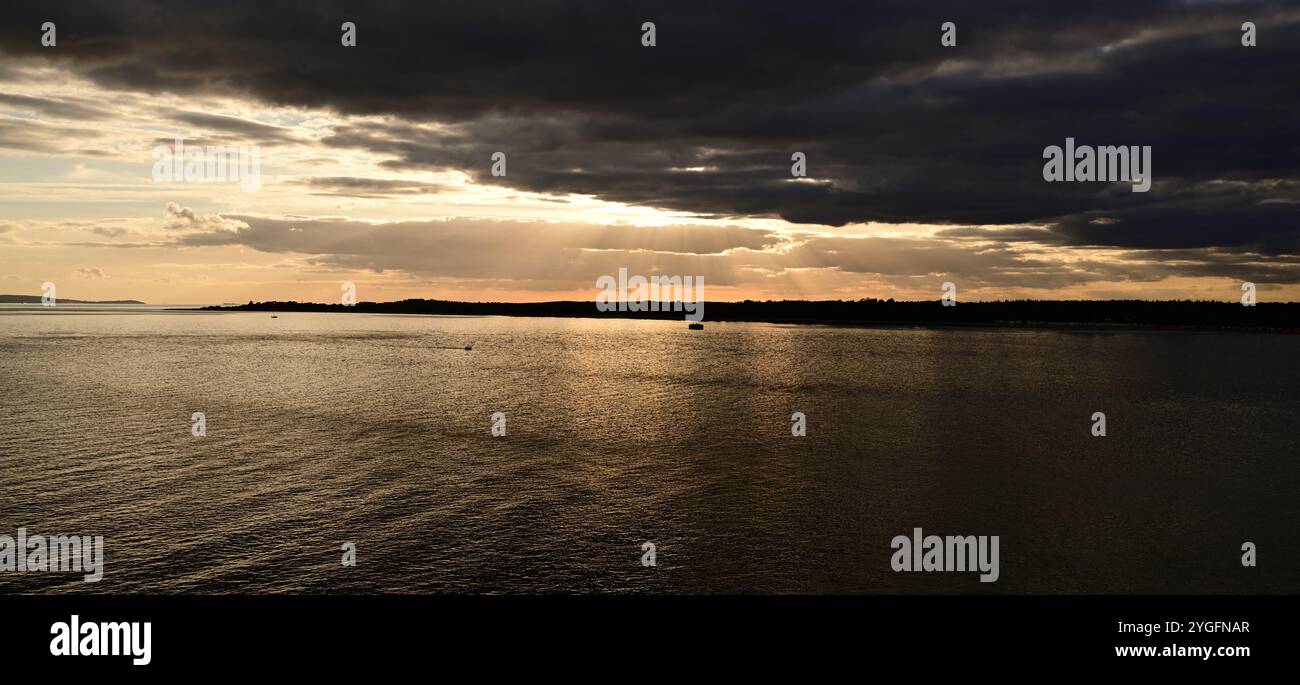 Southampton port sunset hi-res stock photography and images - Alamy
