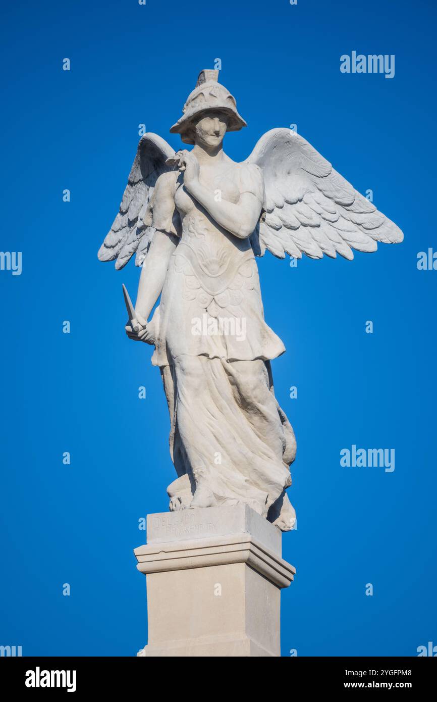 Close up of the Victoria Alada statue located in Plaza de America ...