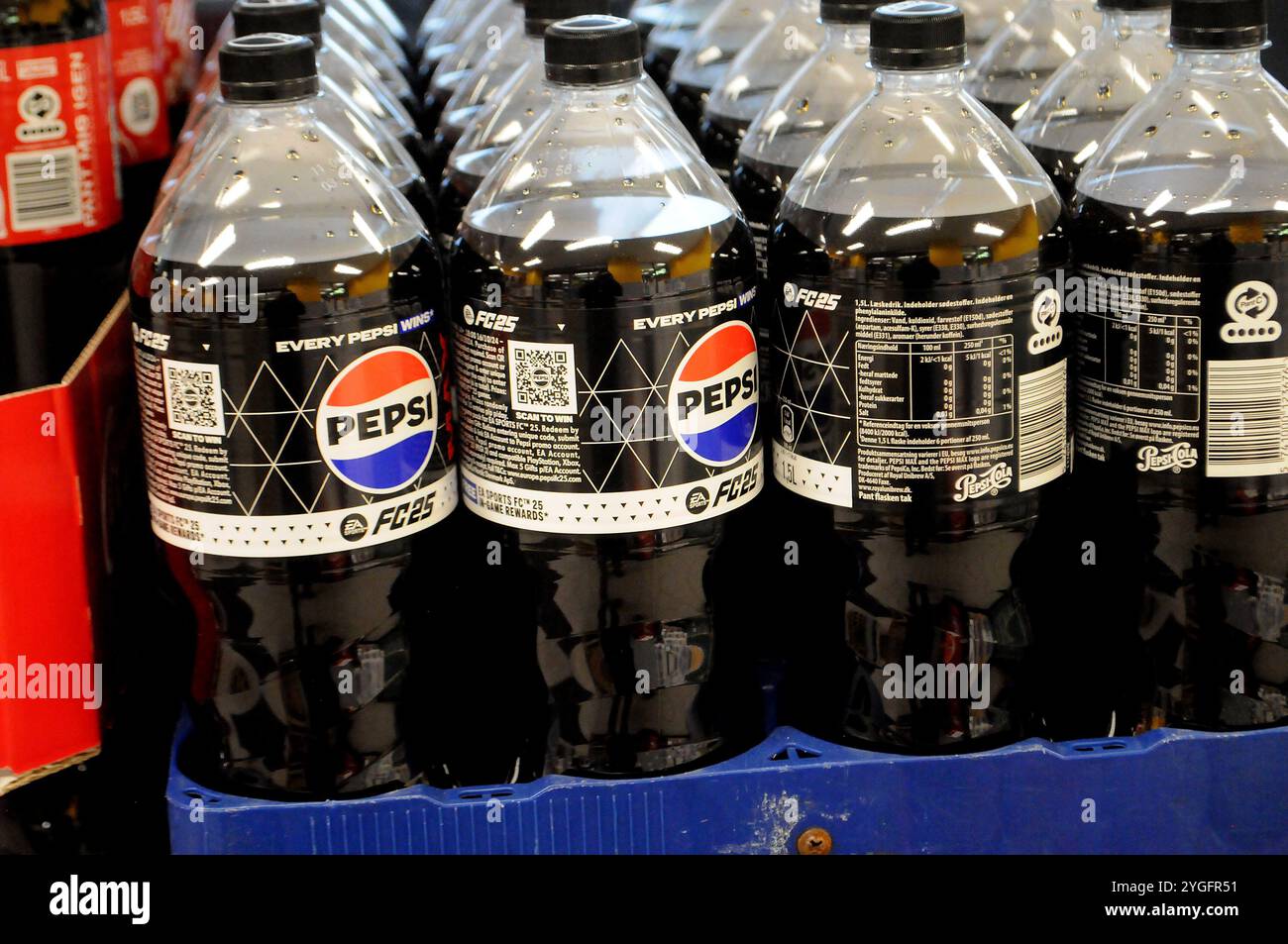 Pepsi maxpepsi hi-res stock photography and images - Alamy