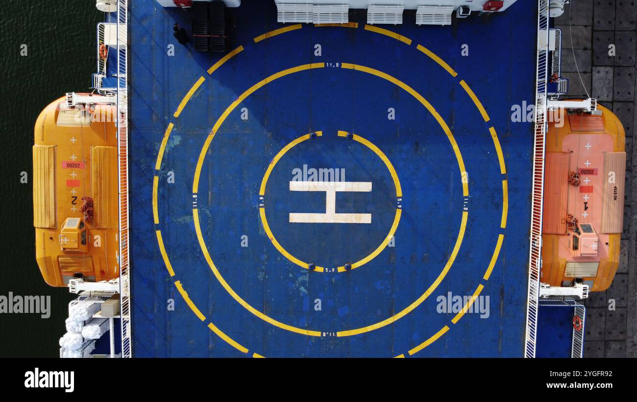 Helideck of ship hi-res stock photography and images - Alamy