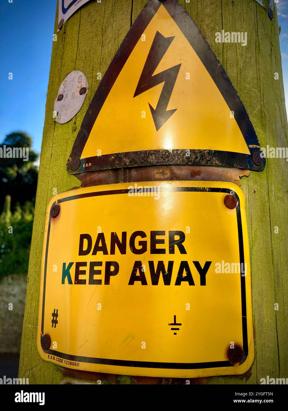 Keep away sign hi-res stock photography and images - Alamy