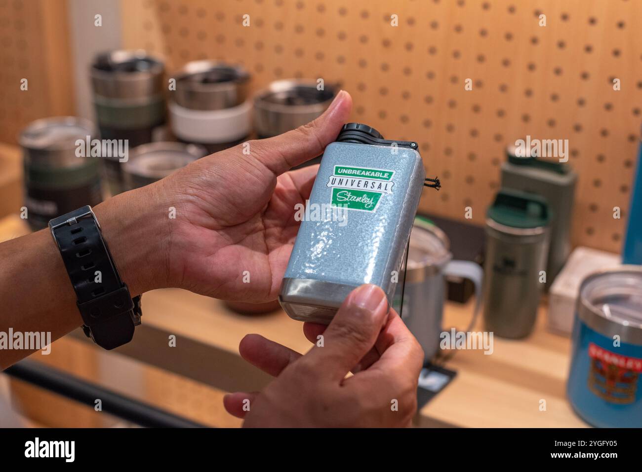 Stanley Milestone Stainless Steel Party flask 5 oz Hammertone Silver on ...