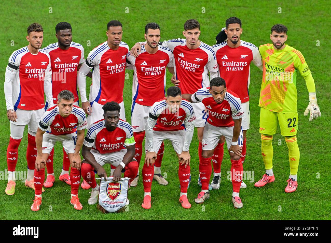 Milano, Italy. 06th Nov, 2024. Arsenal team players pose for a group ...