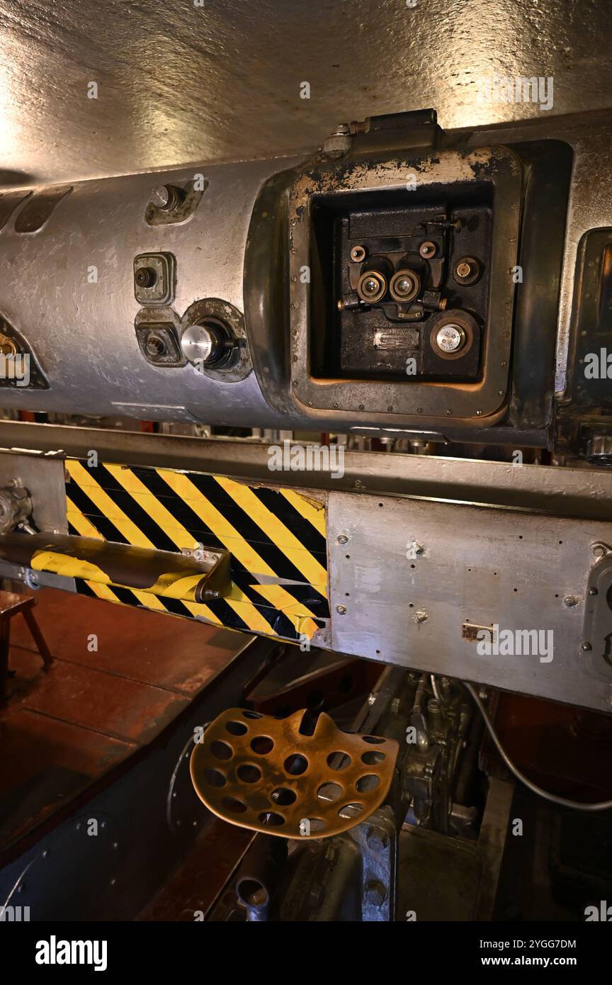 Inside the forward Turret of an American Battleship Stock Photo - Alamy