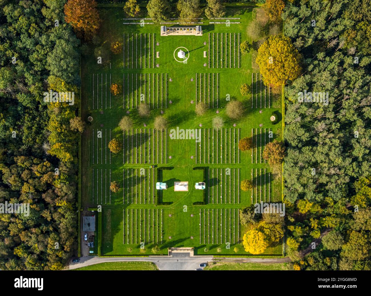Luftbild, englischer Militärfriedhof Rheinberg War Cemetery 1939 - 1945 ...