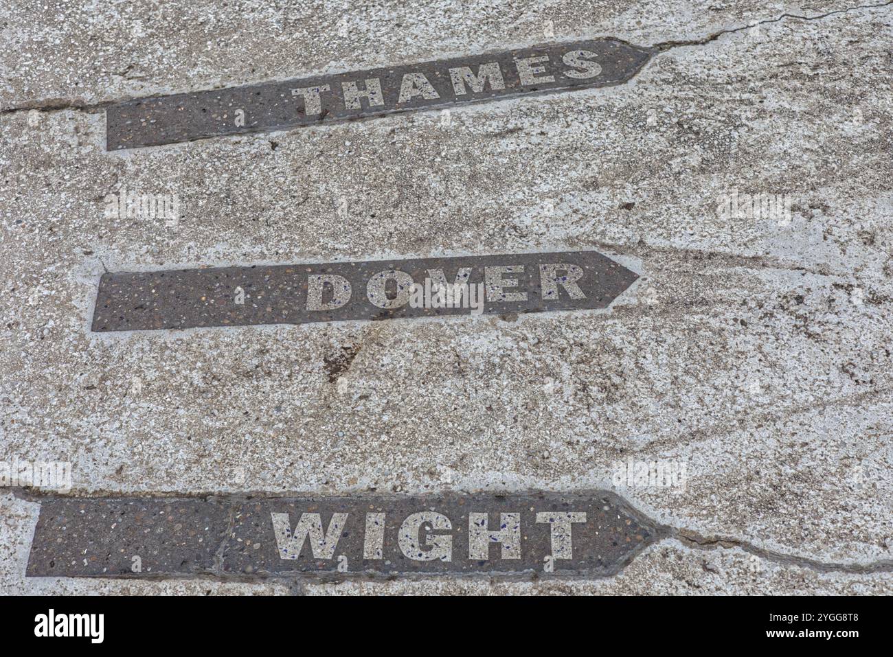 Signs on ground arrows hi-res stock photography and images - Alamy