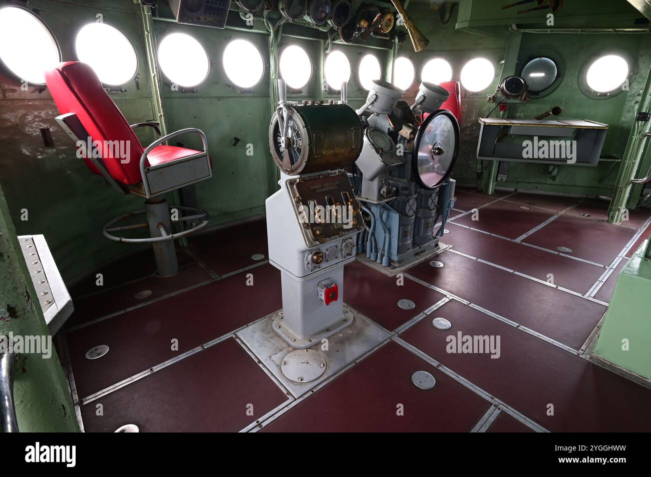 The Bridge of the USS North-Carolina Battleship Stock Photo - Alamy
