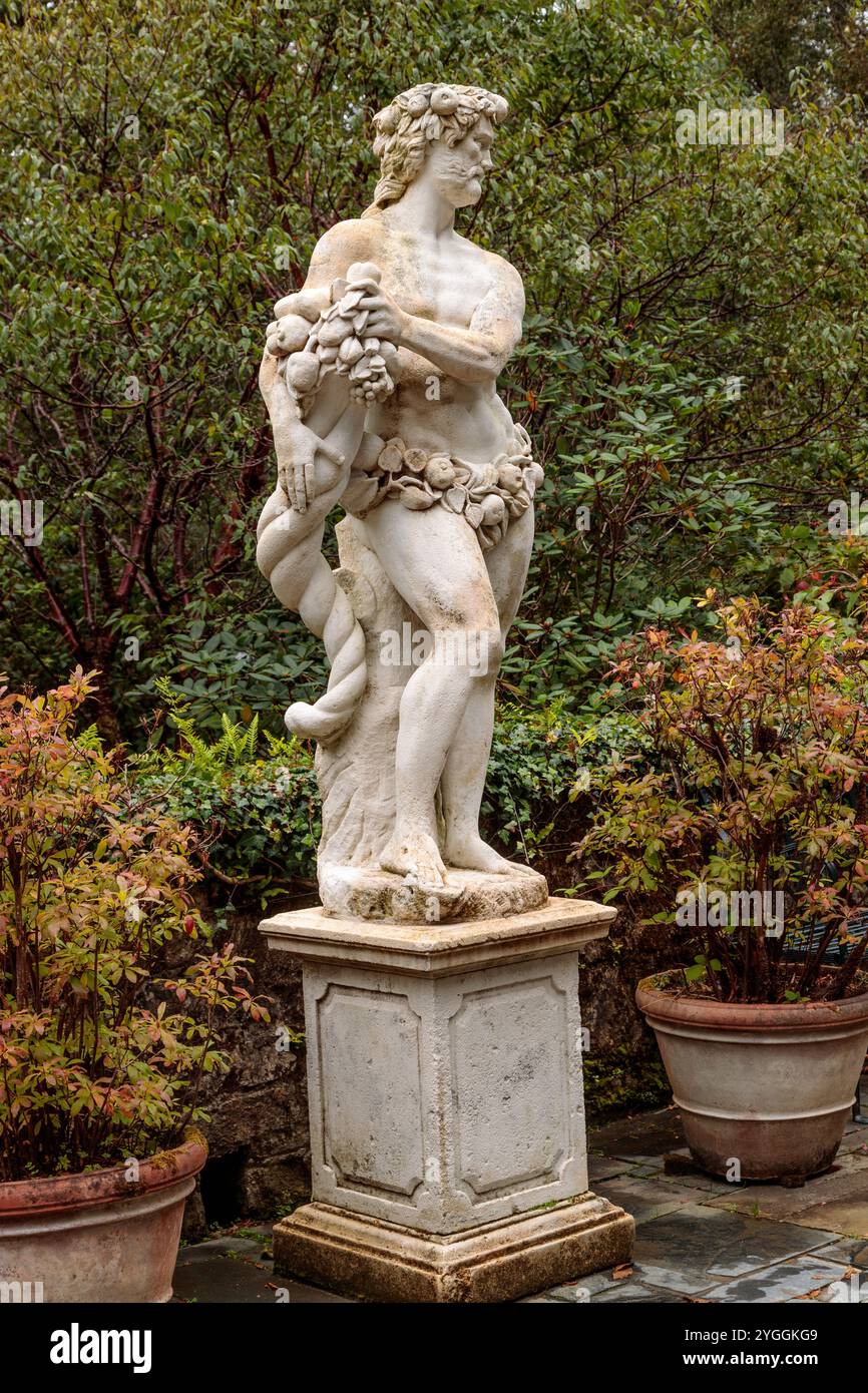 Statue in Glenveagh castle gardens, Glenveagh National Park, County ...