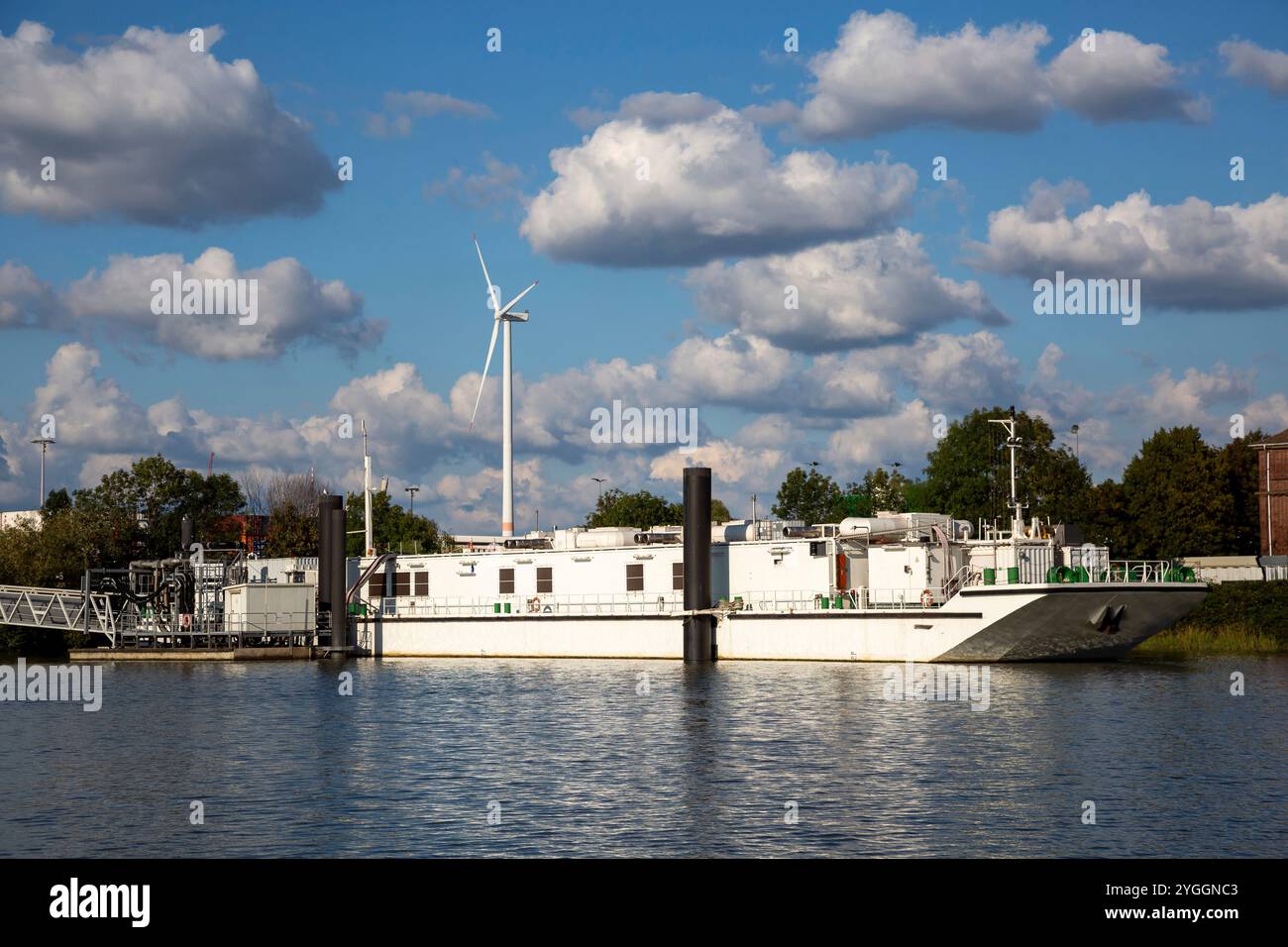 LNG barge Hummel Hybrid Port Energy The Hummel barge supplies ships in ...