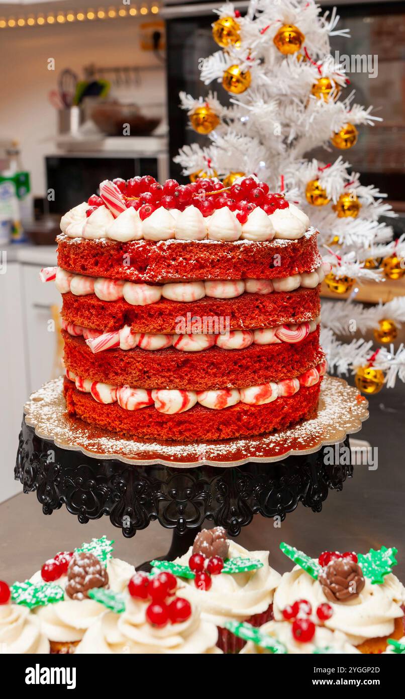Red velvet cake hi-res stock photography and images - Alamy