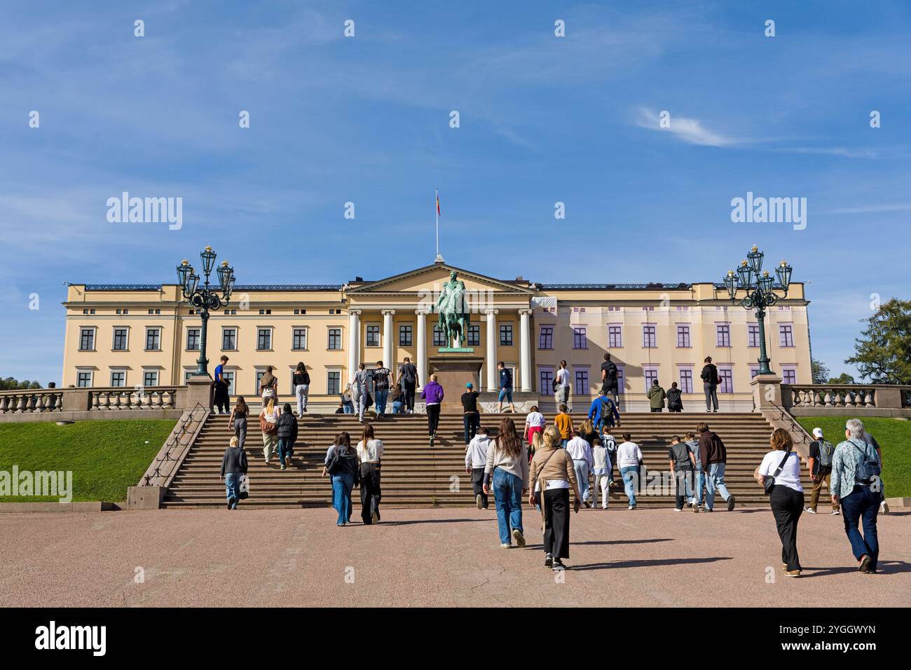 Oslo royal palace hi-res stock photography and images - Alamy