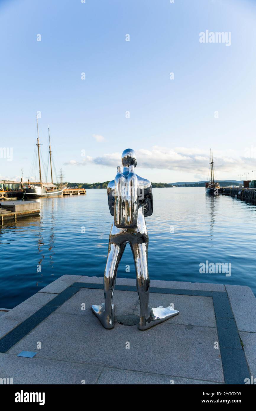 Silver diver sculpture in the harbor of Oslo, Norway Stock Photo - Alamy