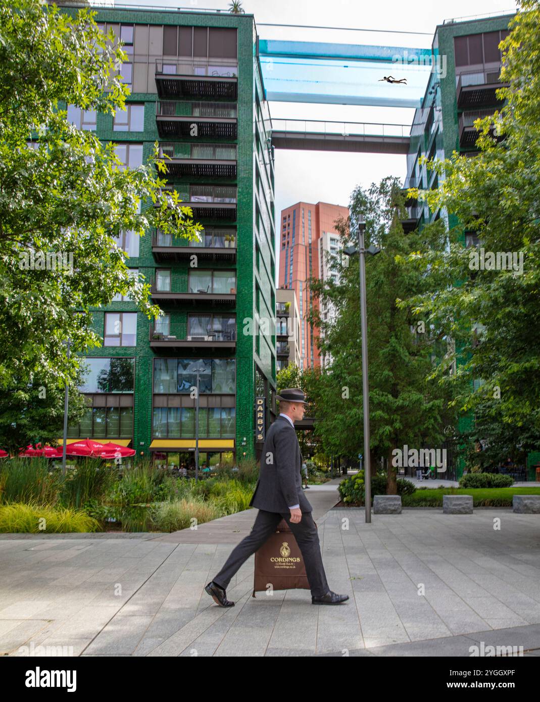 Nine elms swimming pool between buildings hi-res stock photography and ...