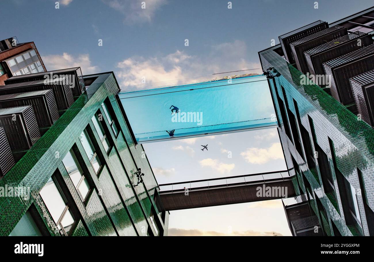 Nine elms swimming pool between buildings hi-res stock photography and ...