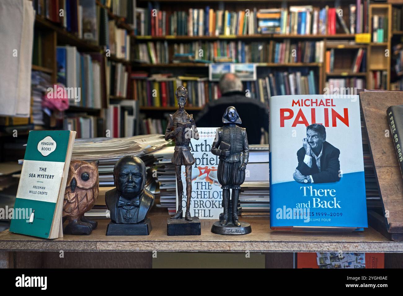 Quirky bookshop window display hi-res stock photography and images - Alamy