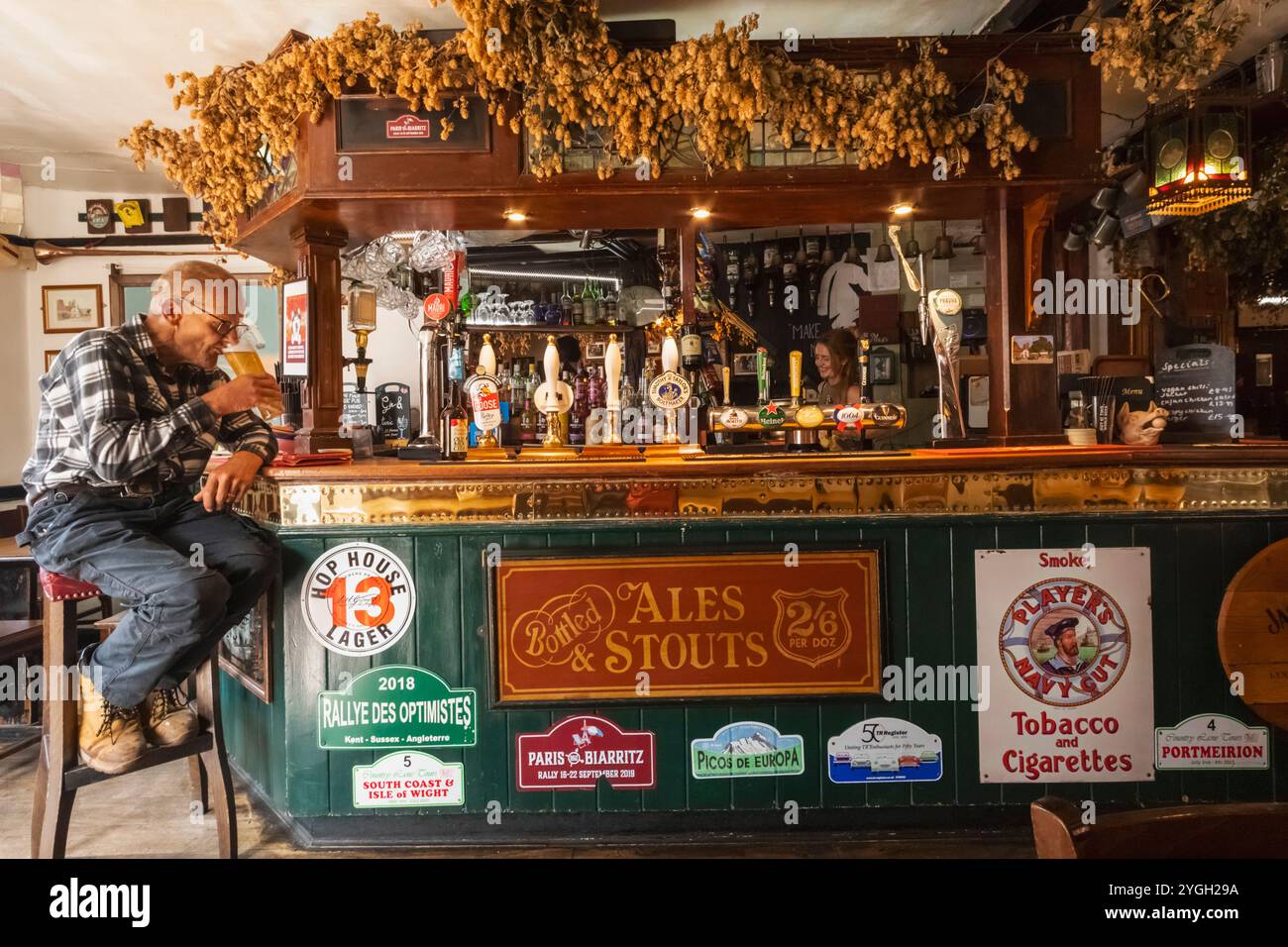 England, Kent, Chilham Village, The Historical White Horse Pub ...