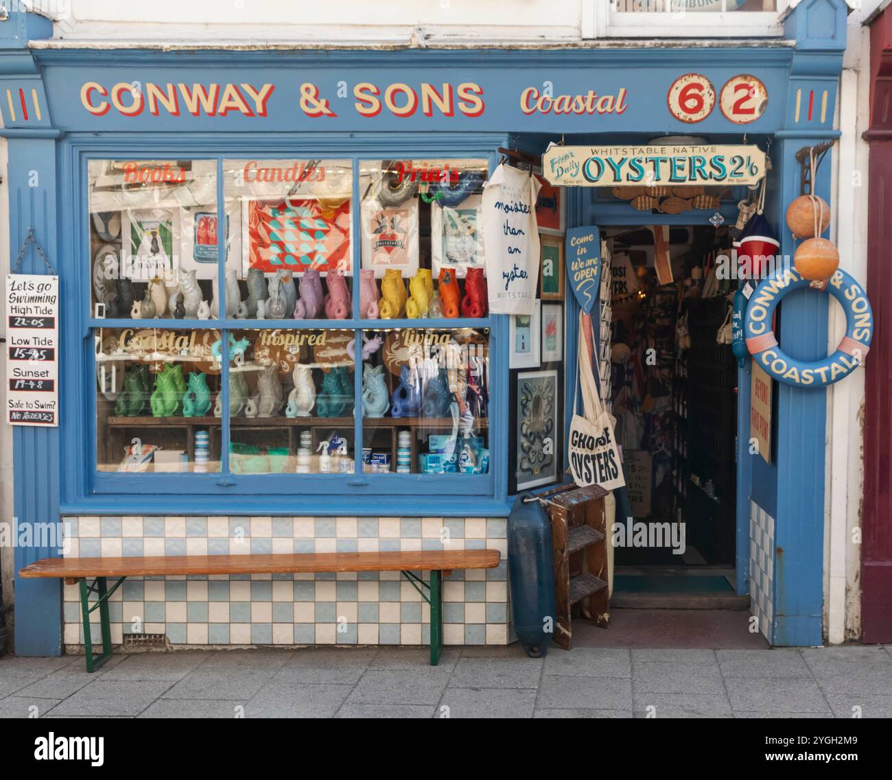 Shops frontage hi-res stock photography and images - Alamy