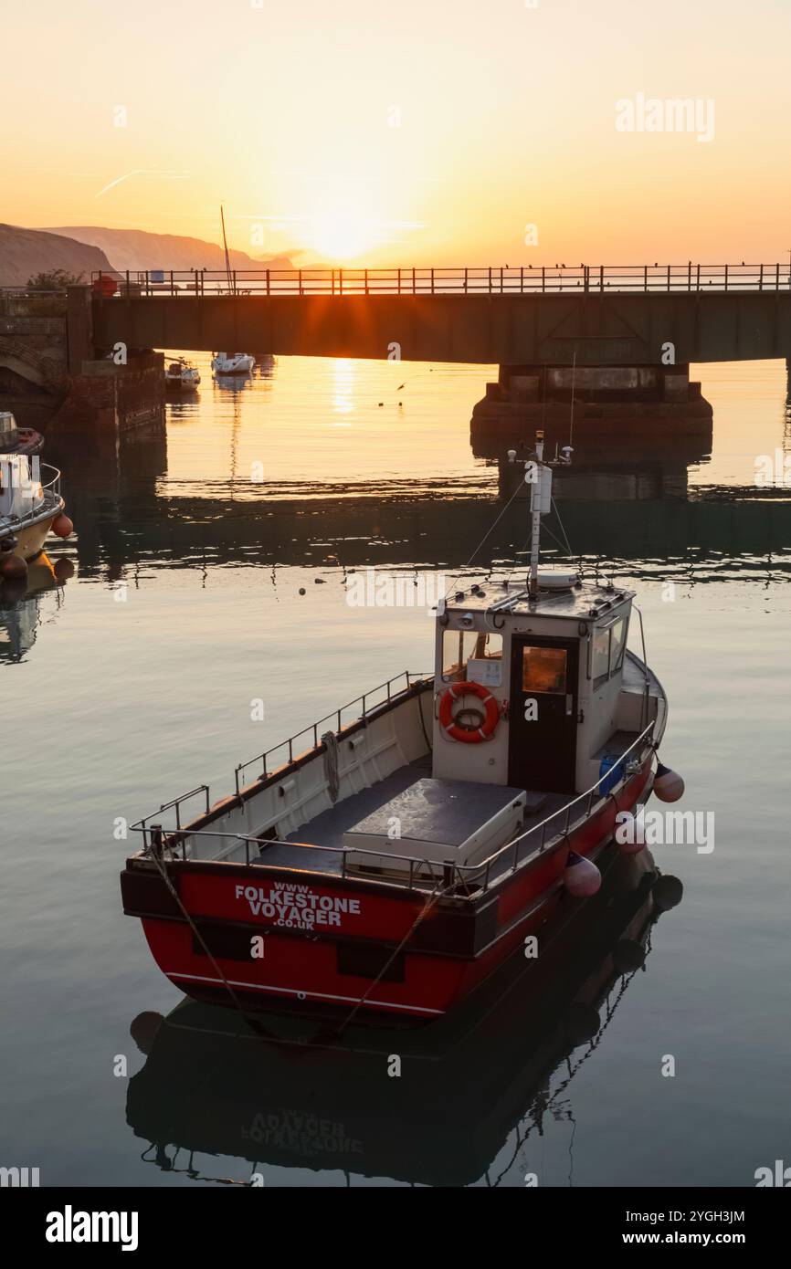 Sunrise over folkestone harbour hi-res stock photography and images - Alamy
