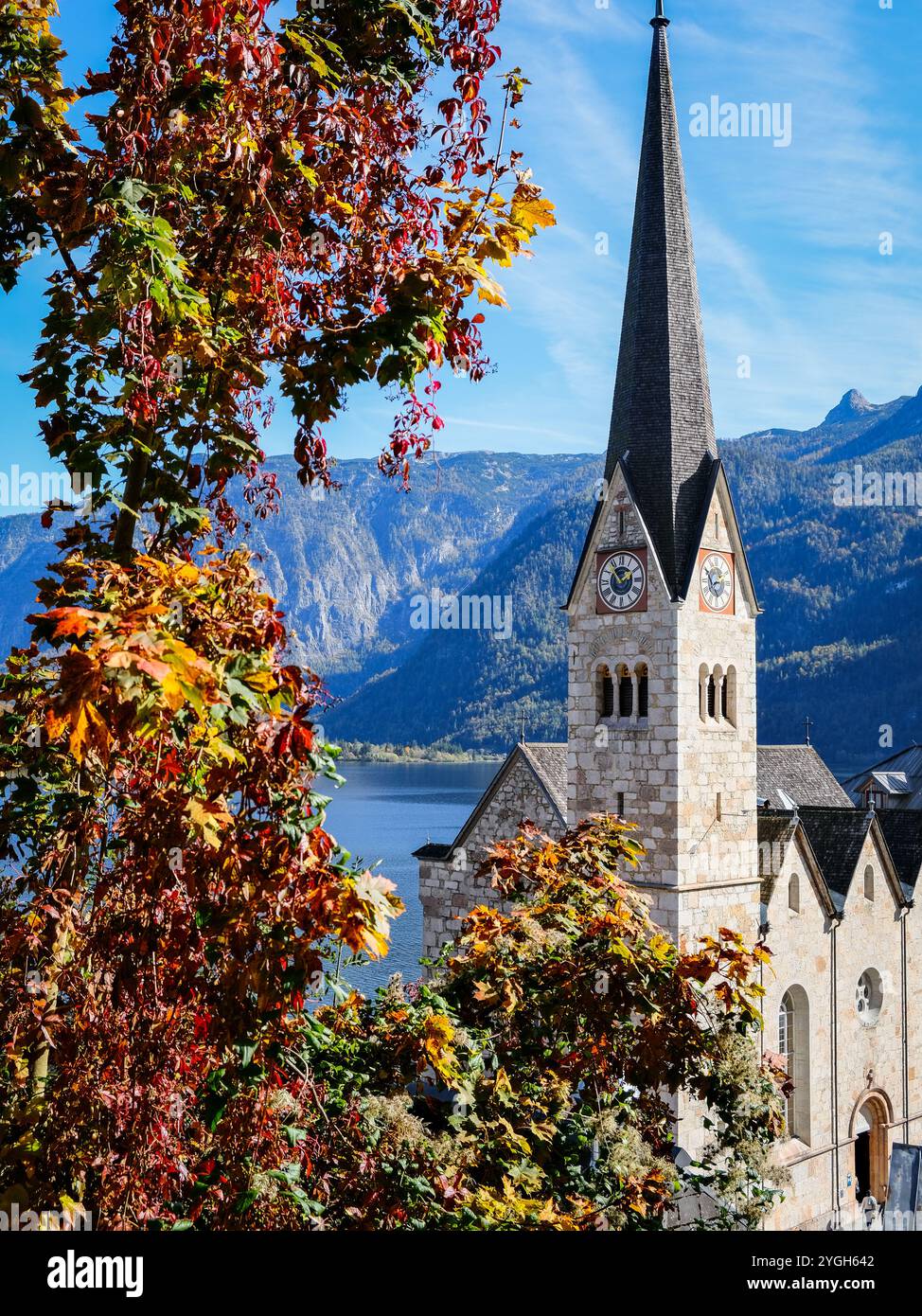 Hallstatt, Austria in Autumn. Fall in Hallstatt Stock Photo - Alamy