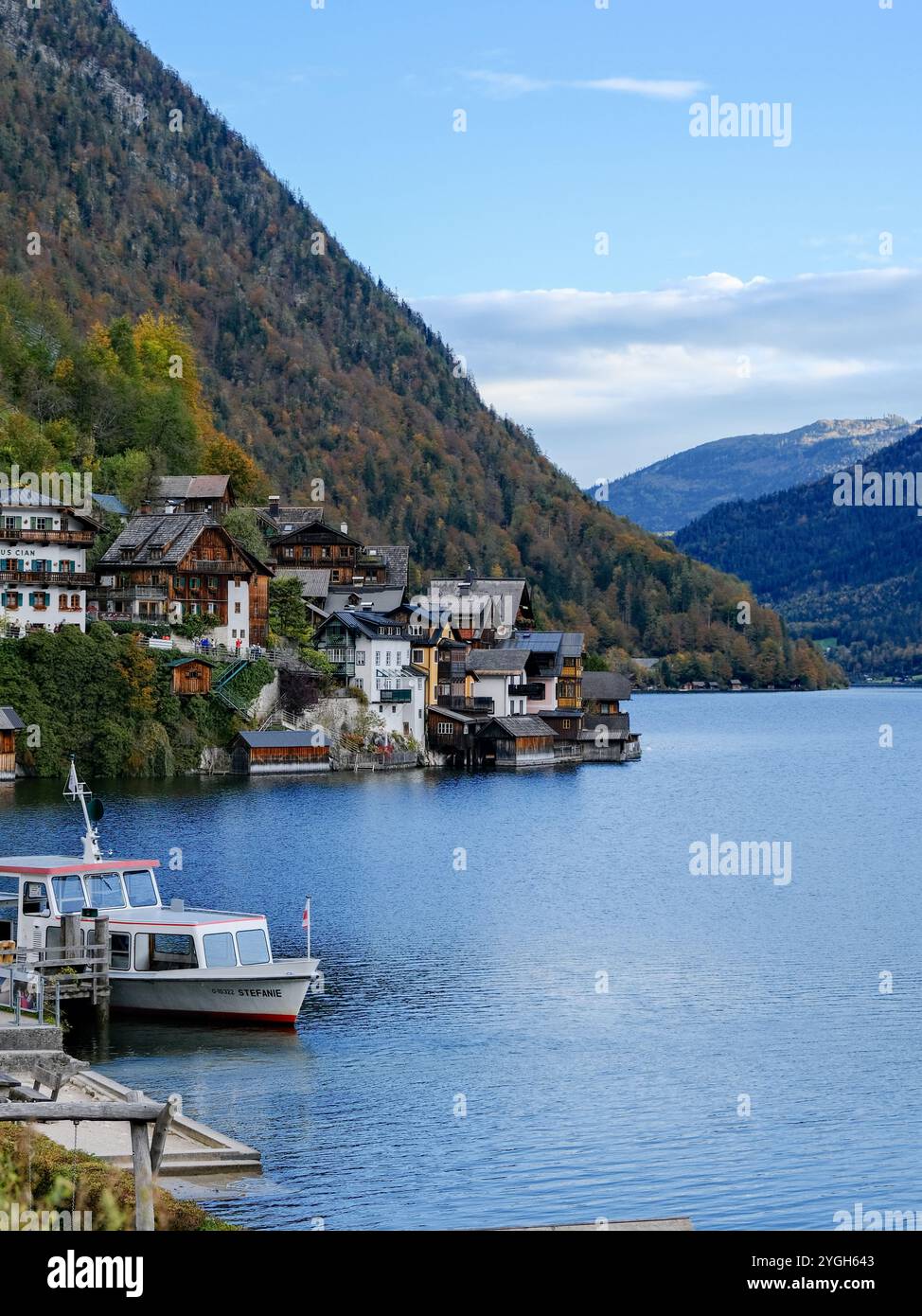 Hallstatt, Austria in Autumn. Fall in Hallstatt Stock Photo - Alamy