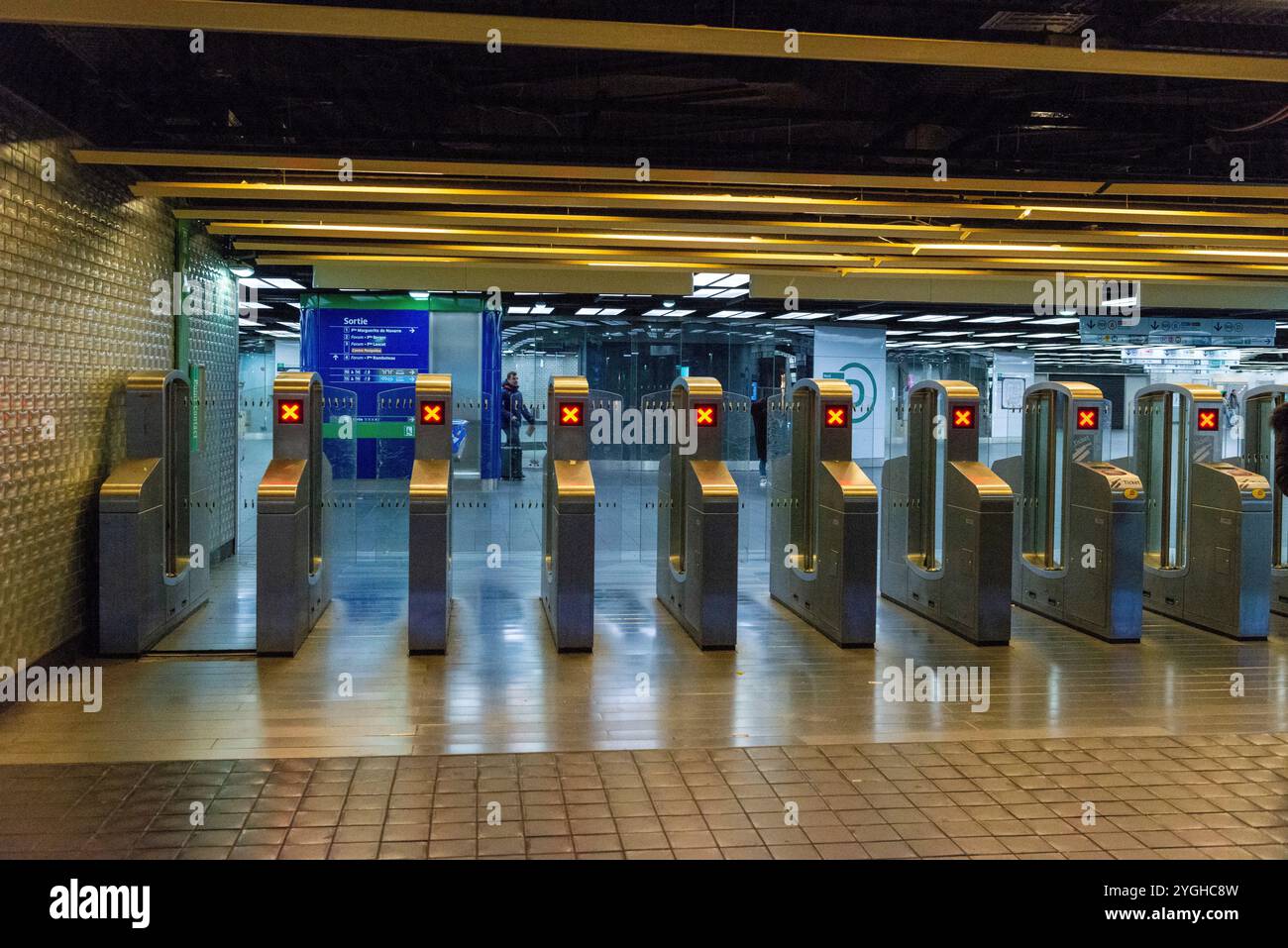 Paris, Metro, exit closed Stock Photo - Alamy