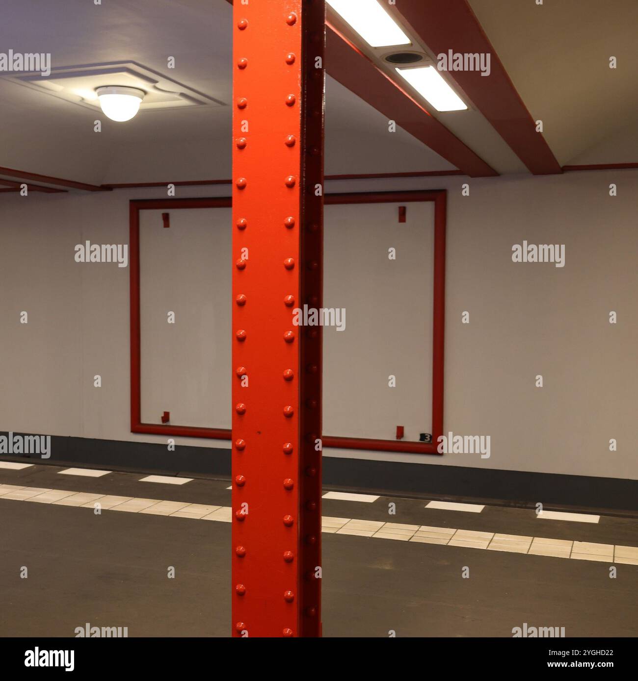 Rivets steel columns hi-res stock photography and images - Alamy