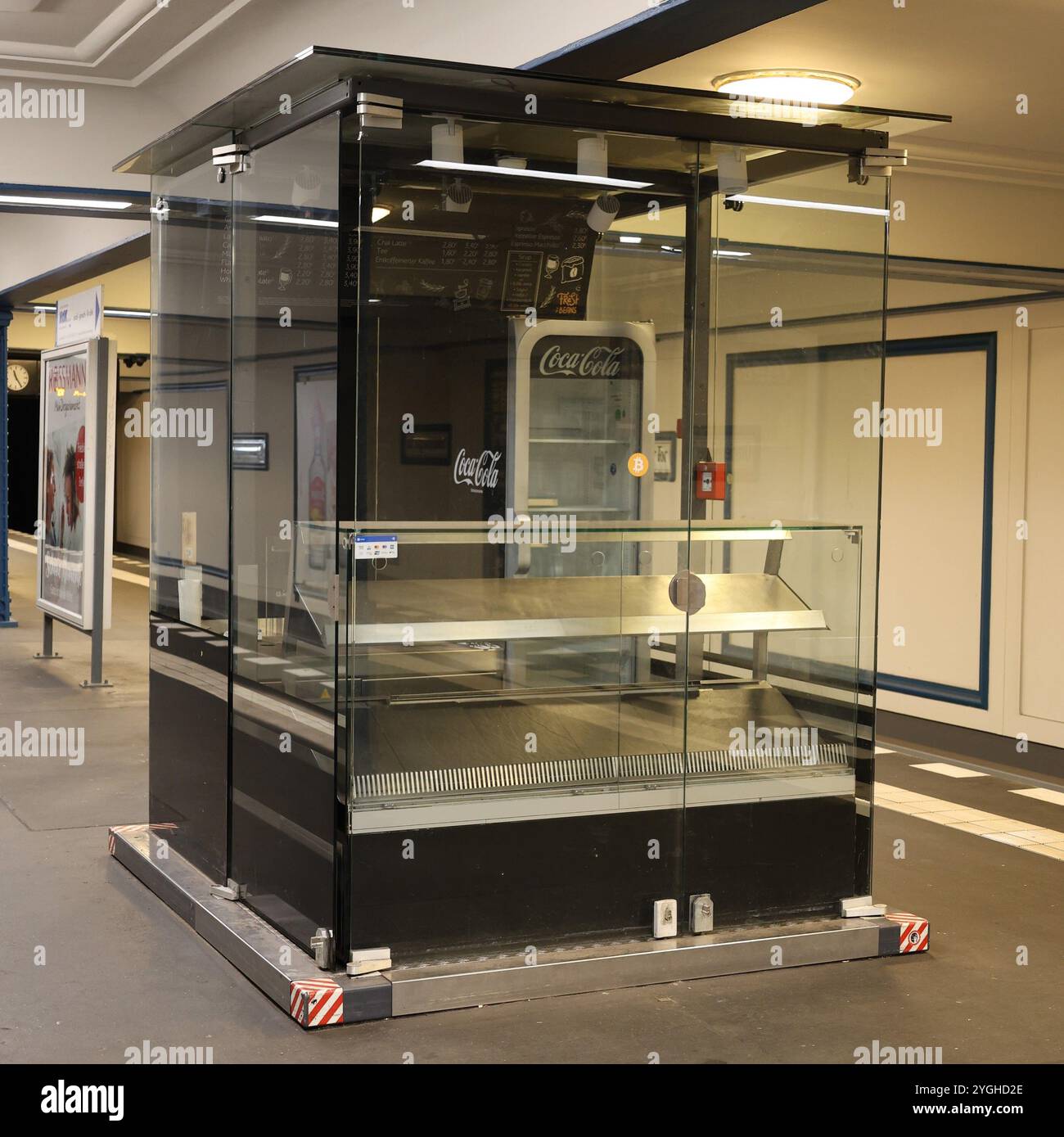 Modern metro kiosk hi-res stock photography and images - Alamy