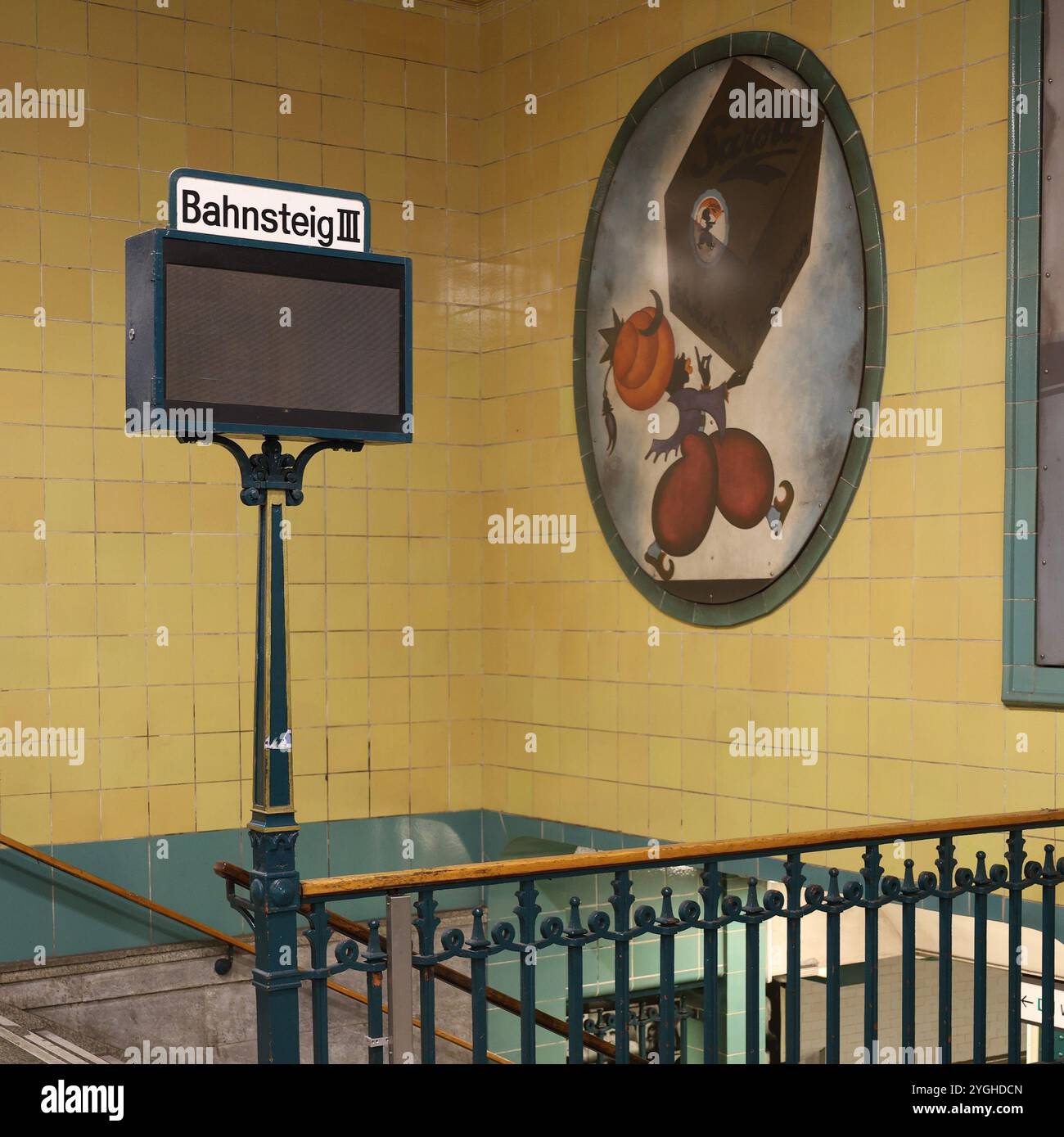 U bahn anzeige hi-res stock photography and images - Alamy