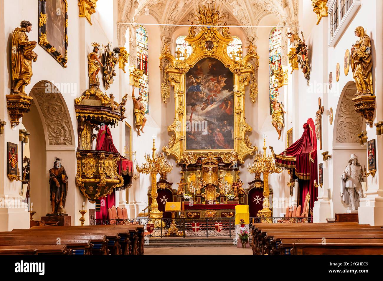 Our lady beneath the chain hi-res stock photography and images - Alamy