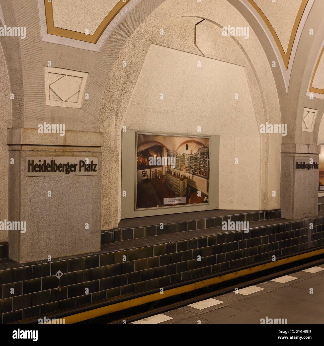 Layout old berlin wall hi-res stock photography and images - Alamy