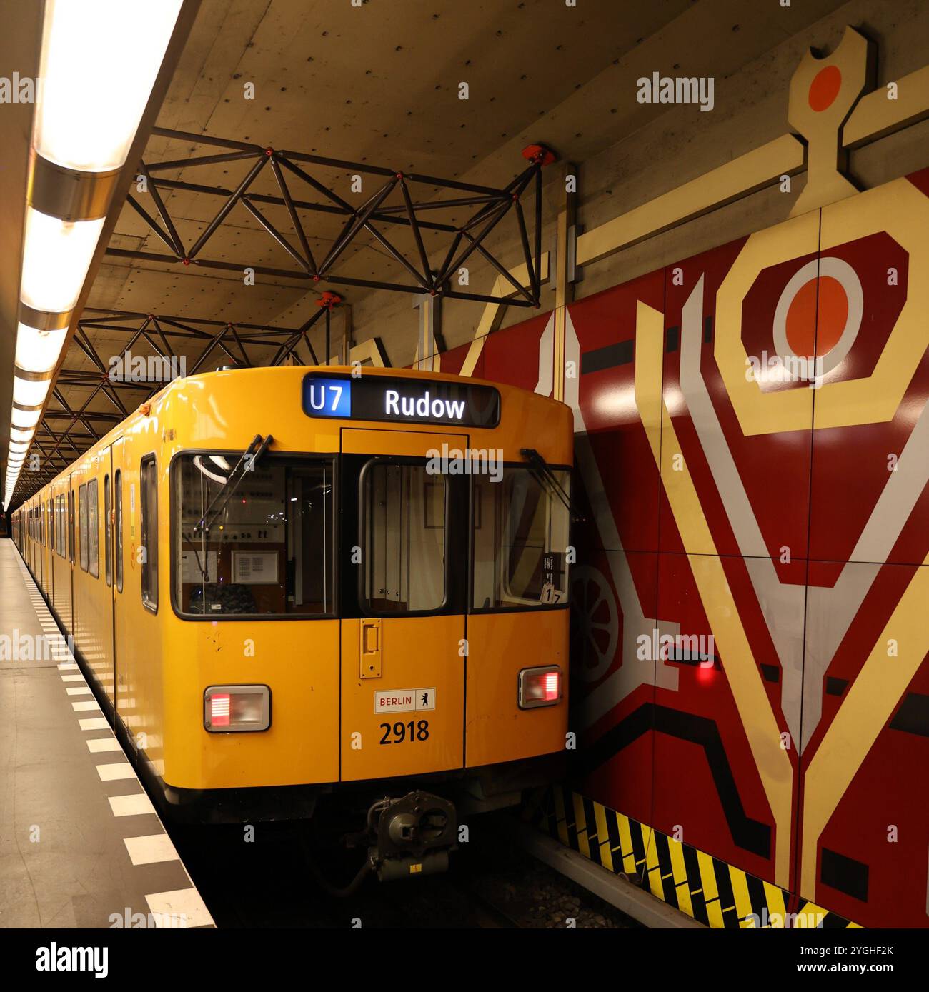 Futuristic train design hi-res stock photography and images - Alamy